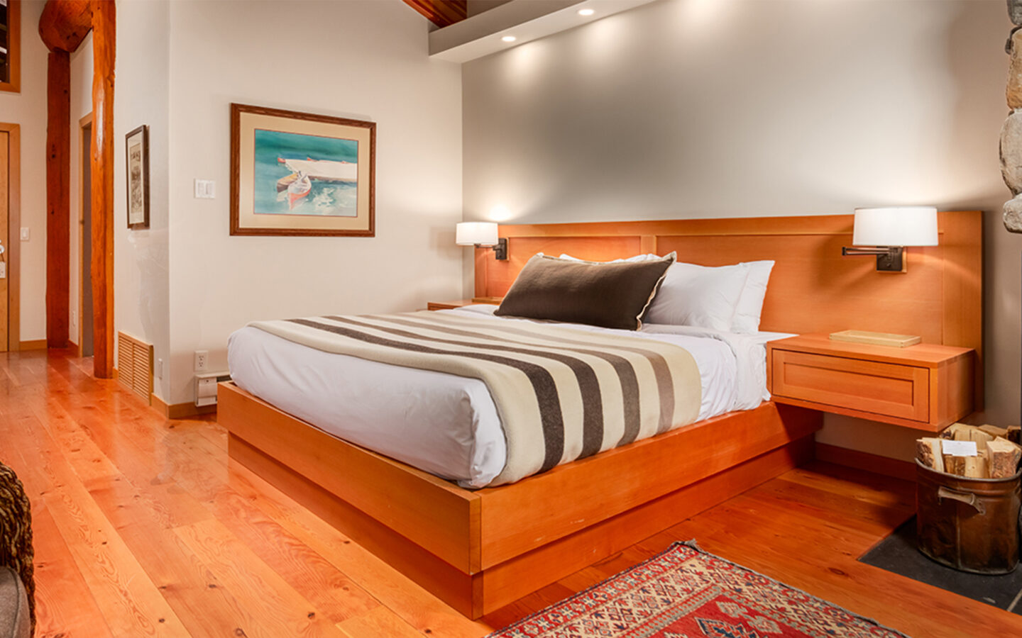 Deluxe Lodge Room | Moraine Lake Lodge