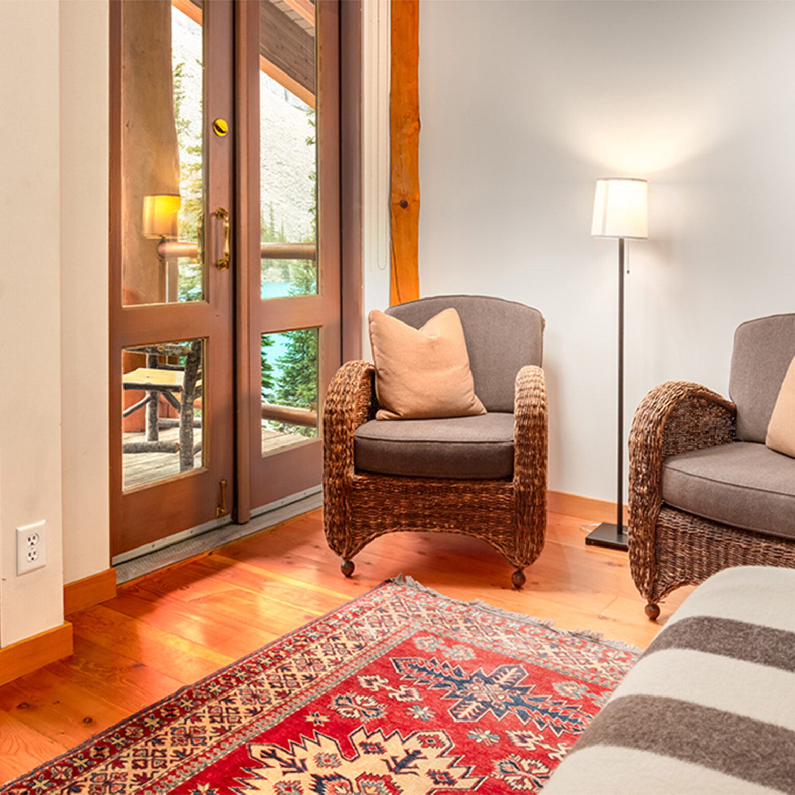 Deluxe Lodge Room | Moraine Lake Lodge